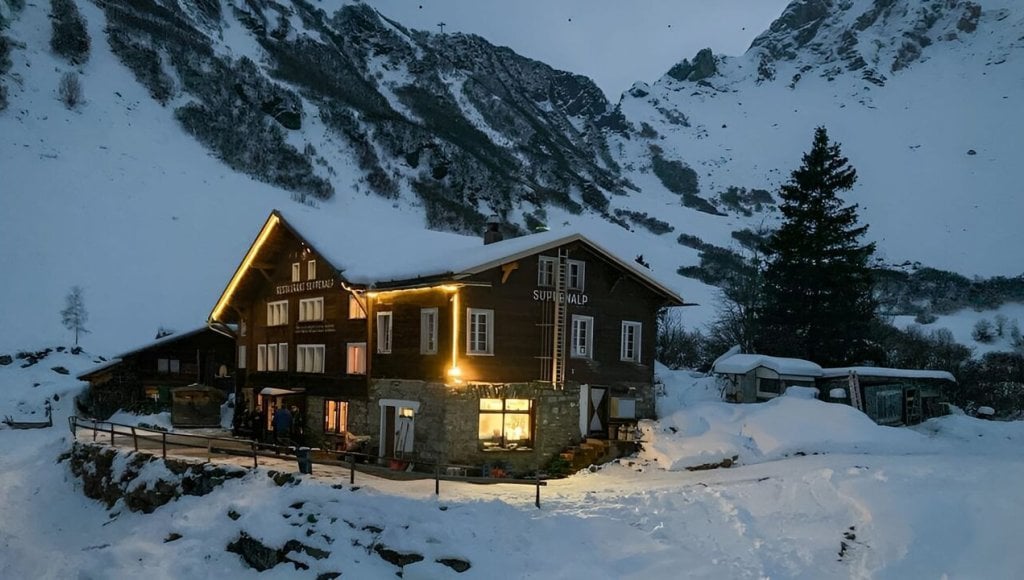 Capanne alpine - Documentaire (2024) : diffusions TV, streaming, replay ...